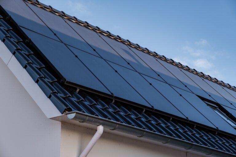 Solpaneler, växelriktare och installationsmaterial | Solar Partners